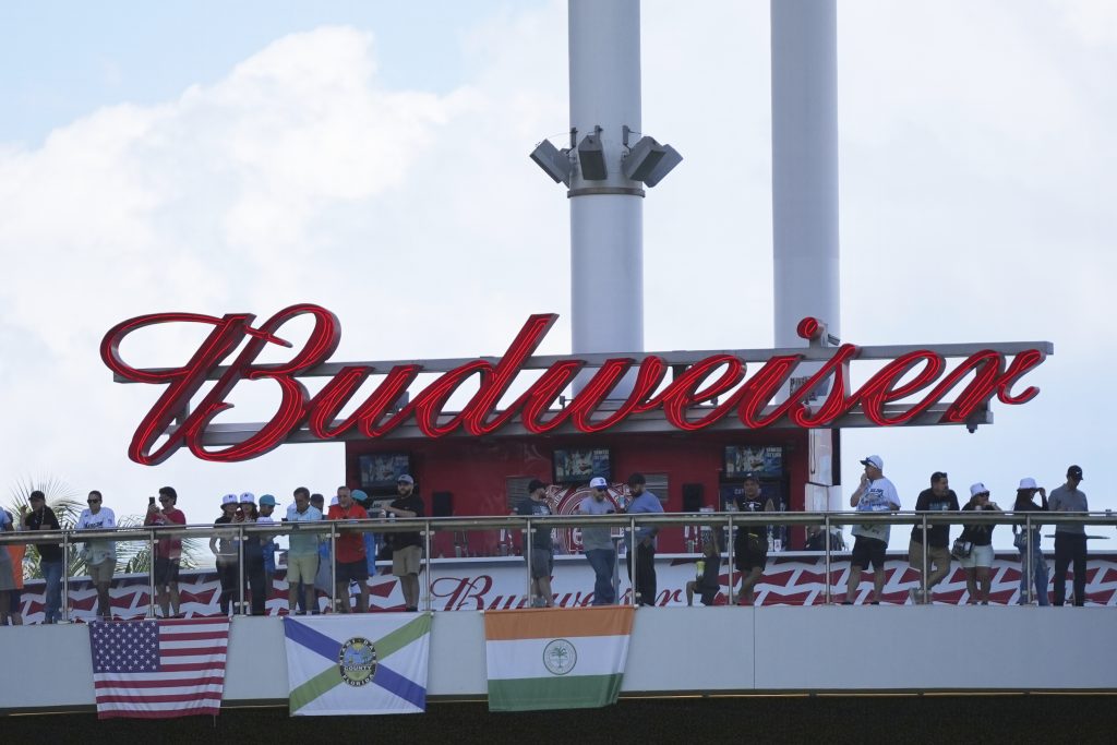 Anheuser-Busch praised for patriotic Budweiser Super Bowl ad after Bud ...