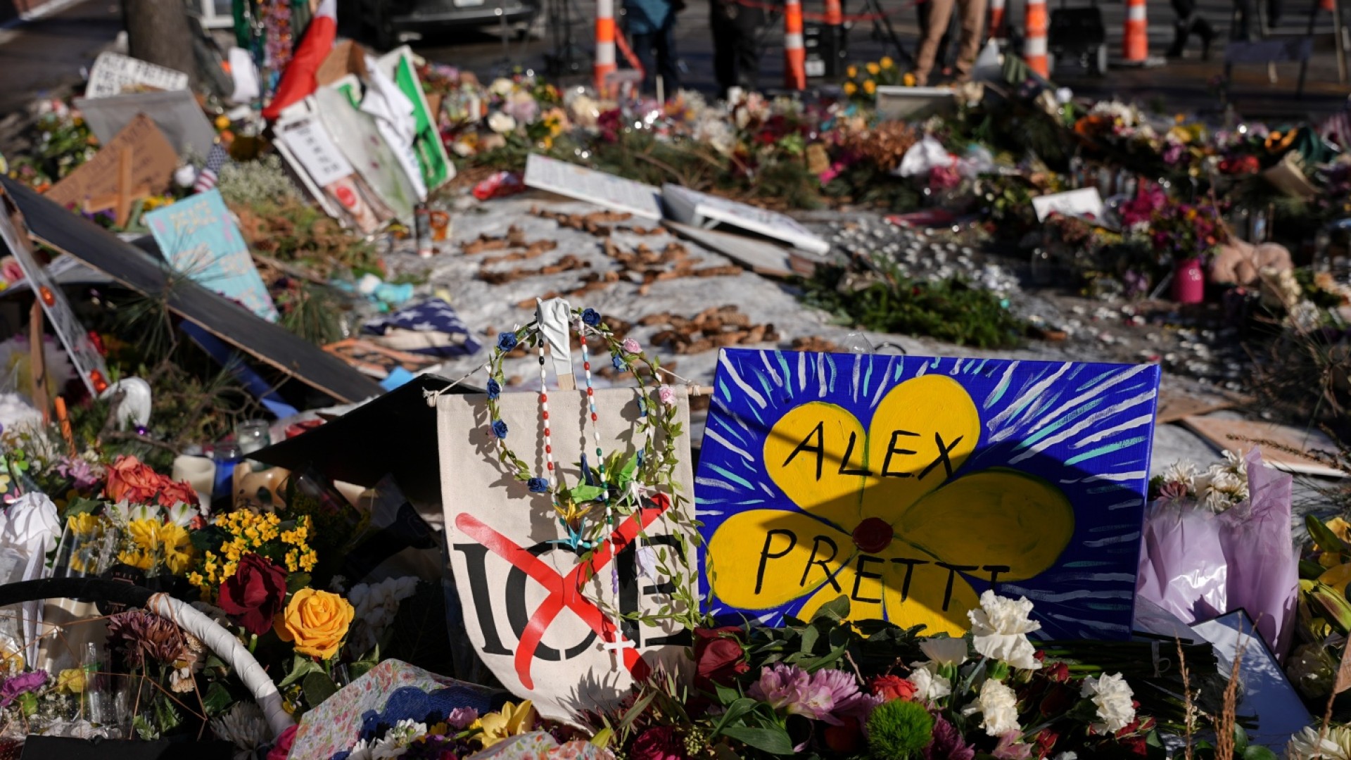 Chris Hayes: Grief, rage and sense of unity among Minneapolis residents