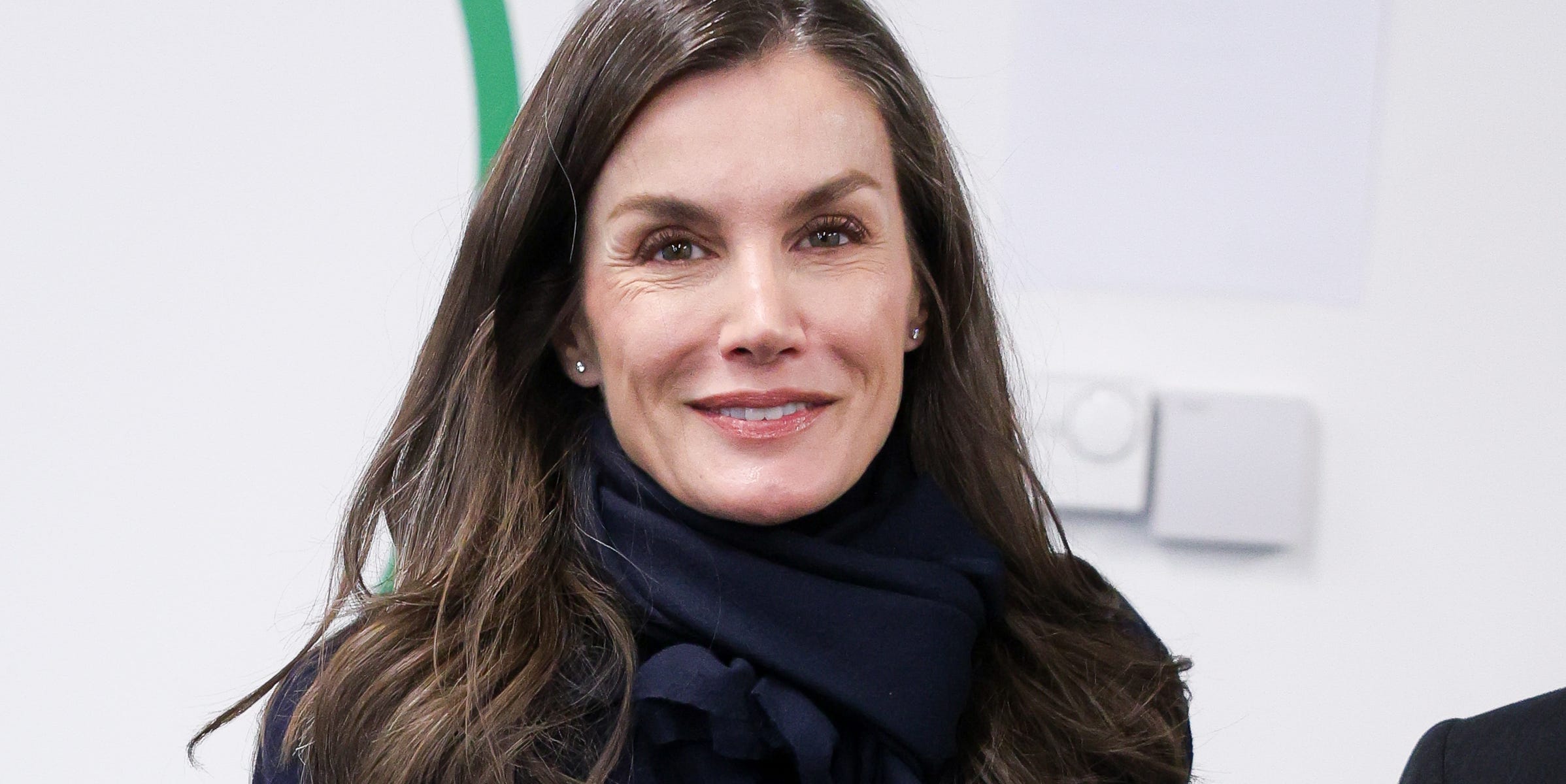 La reina Letizia impacta con su look más natural: el maquillaje efecto ...