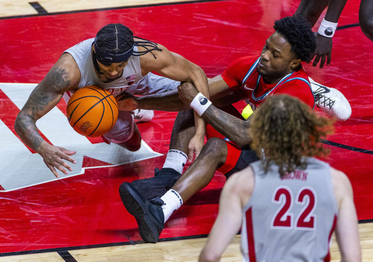 UNLV saves record 3-point streak but blown out by New Mexico
