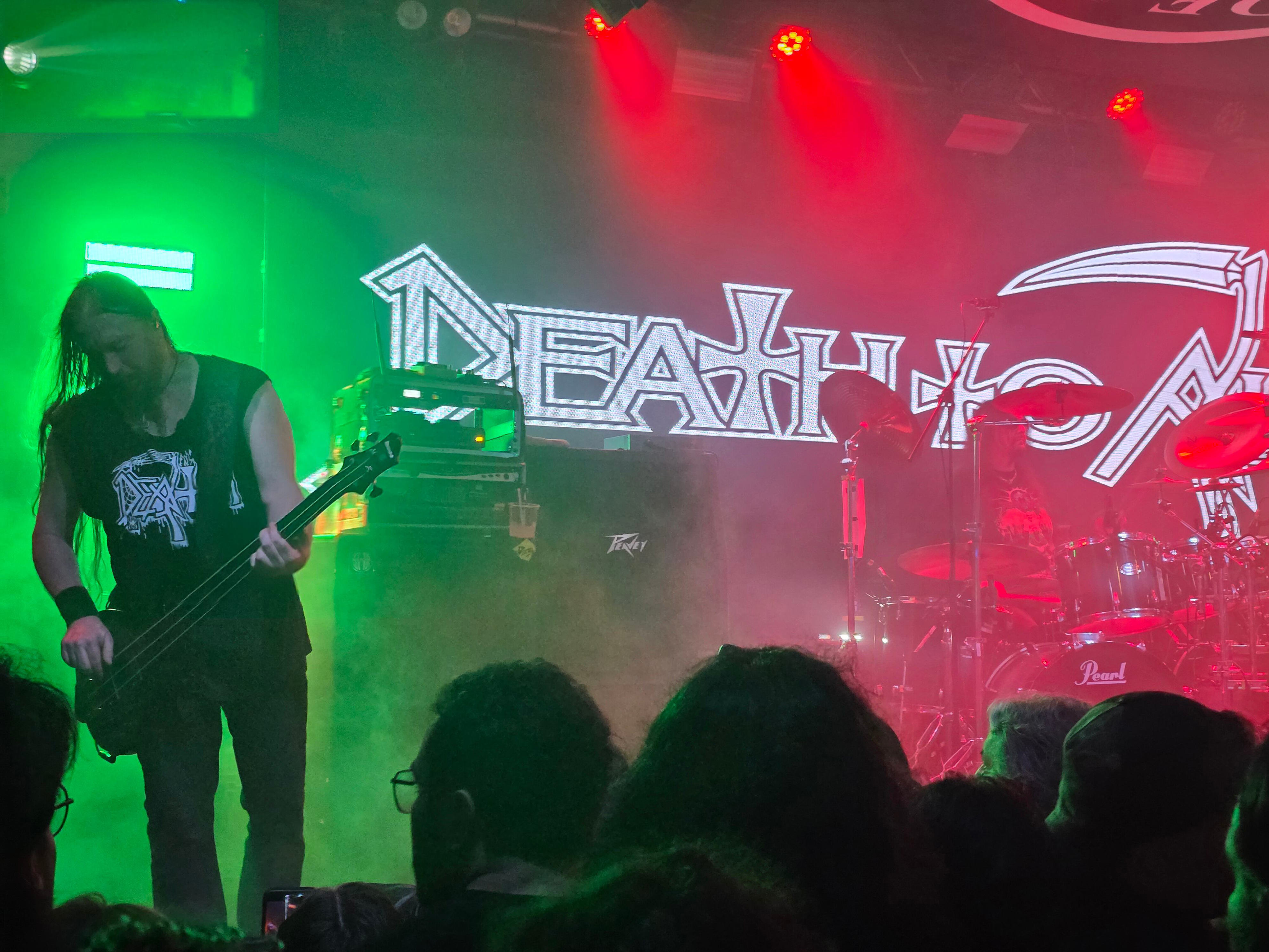 Death to All en Ace of Spades: un hervidero humano celebró y se ...