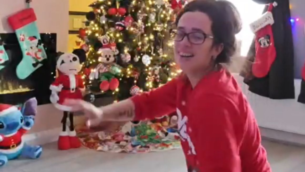 Woman's ambitious dance routine ends in a comical wipeout because of ...