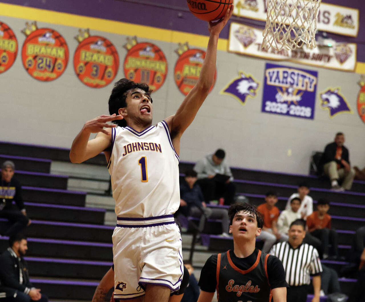 Roli Rivera, Matt Urbina combine for 15 4Q points to finish LBJ's rally
