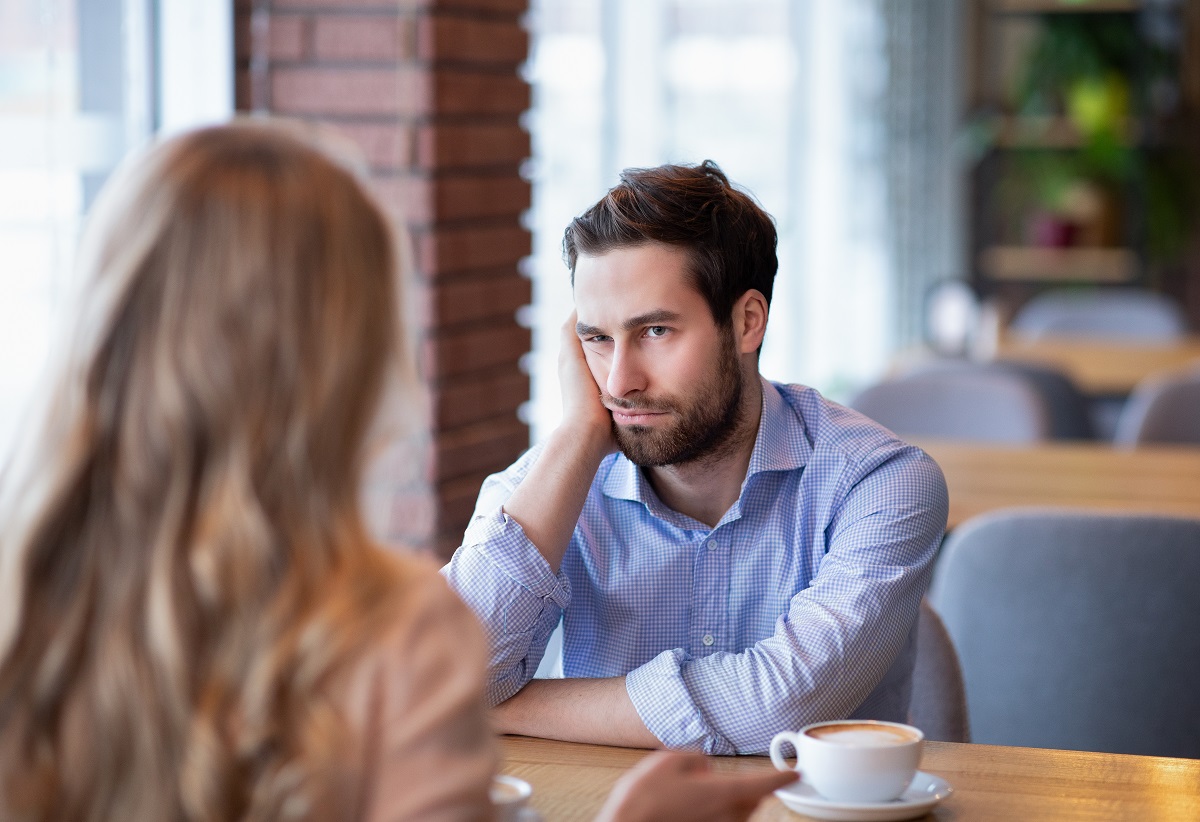 Man excited for first date—not prepared for who else joins: "Bizarre"