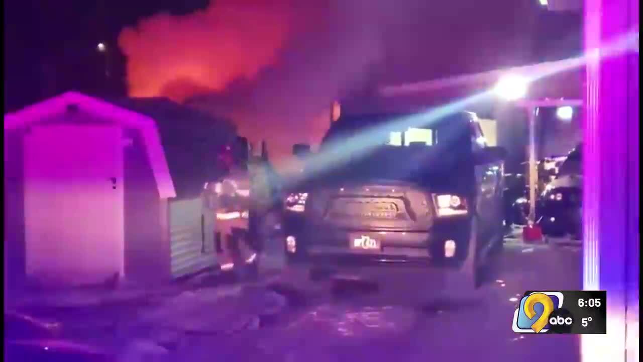 Firefighters respond to Cedar Rapids garage fire