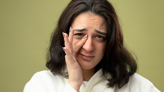 Eye surgeon explains how 'puffy eyes, swollen lids, or redness' could ...