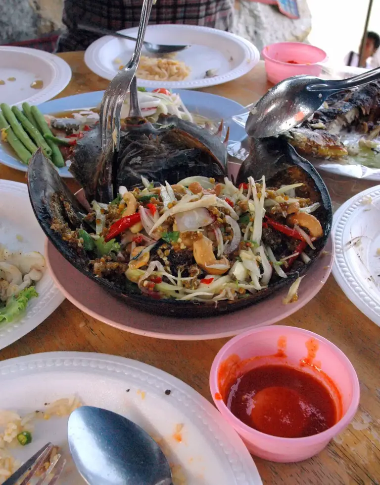 5 signs a Thai restaurant is genuinely traditional, even if the menu is ...