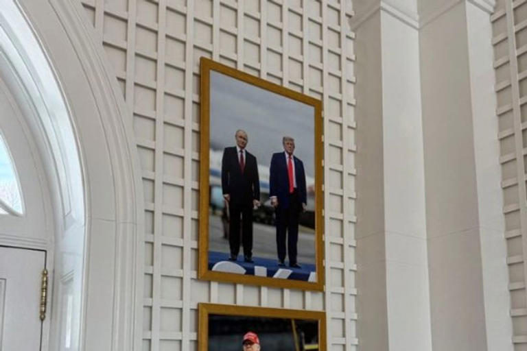 Trump hangs Putin picture in White House from failed Alaska summit ...