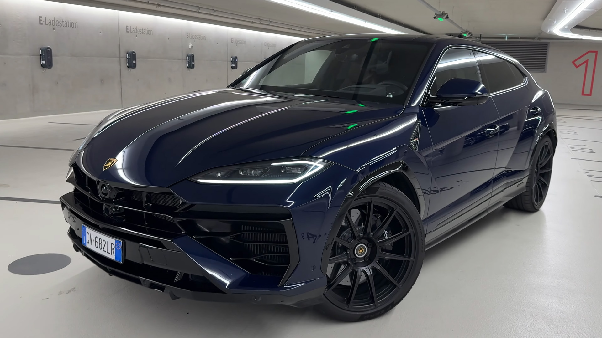 New Lamborghini Urus SE hybrid walkaround and sound
