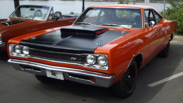 1969 Super Bee Six-Pack tech made it the street sleeper from hell ...