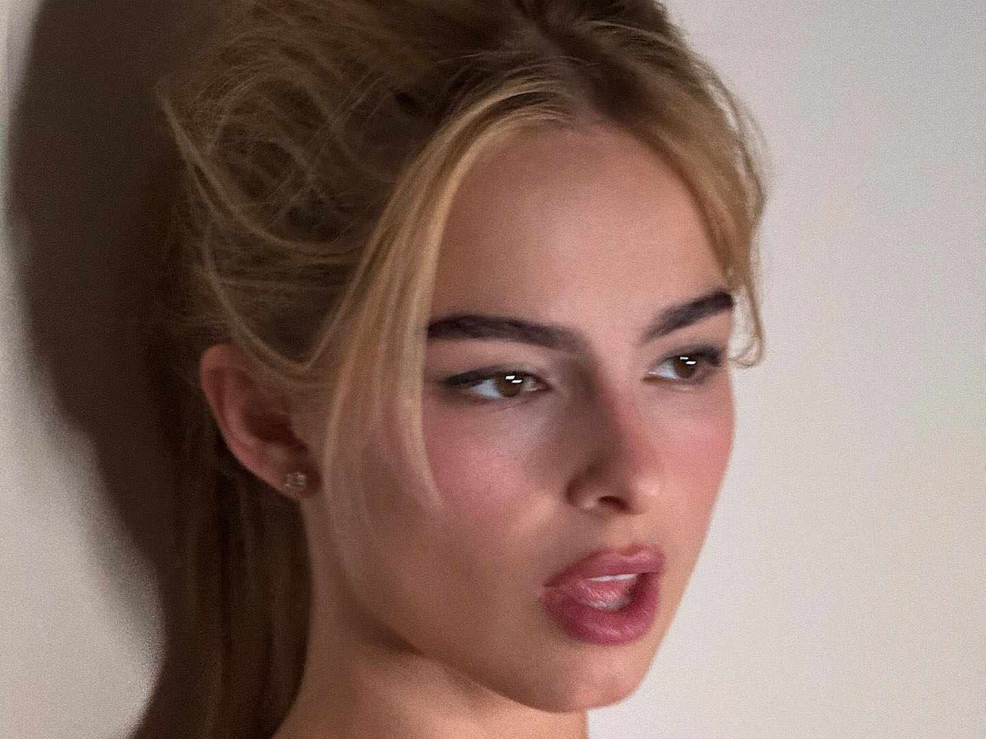 Lowlights or highlights? Hairstylists explain the key differences