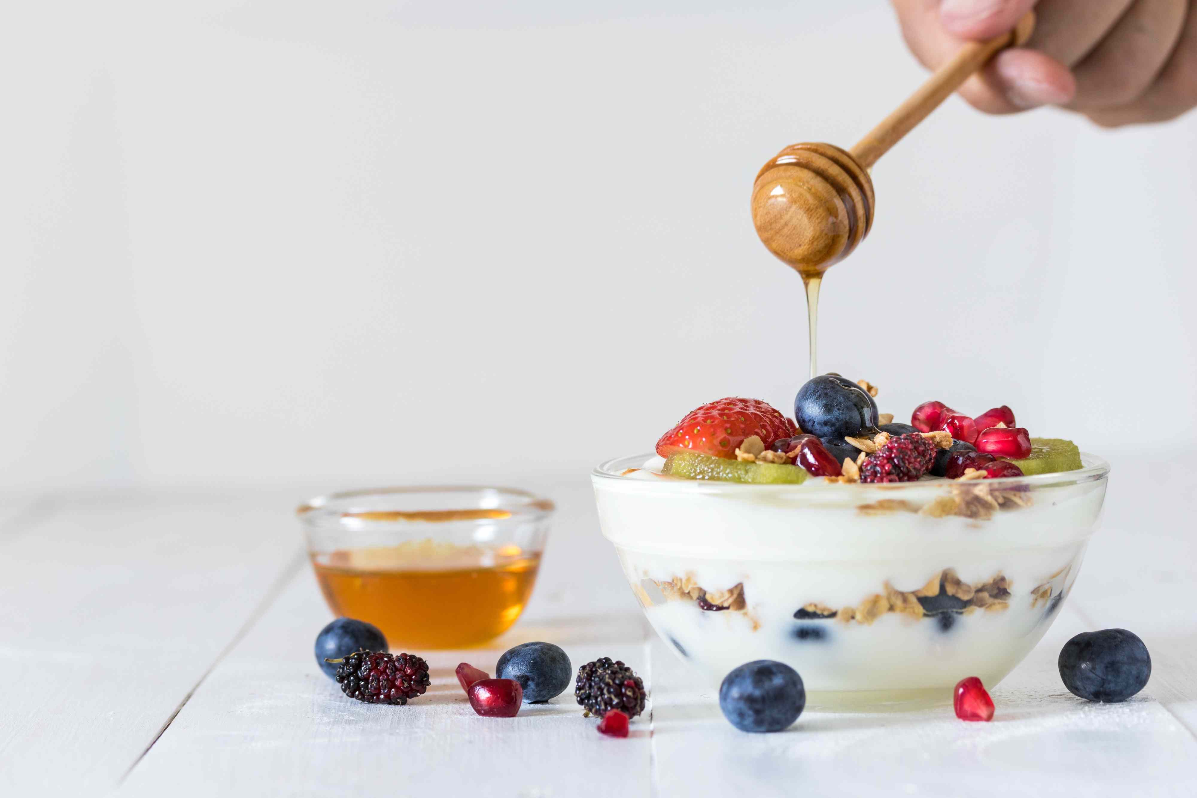 What happens to your blood sugar when you eat Greek yogurt with honey