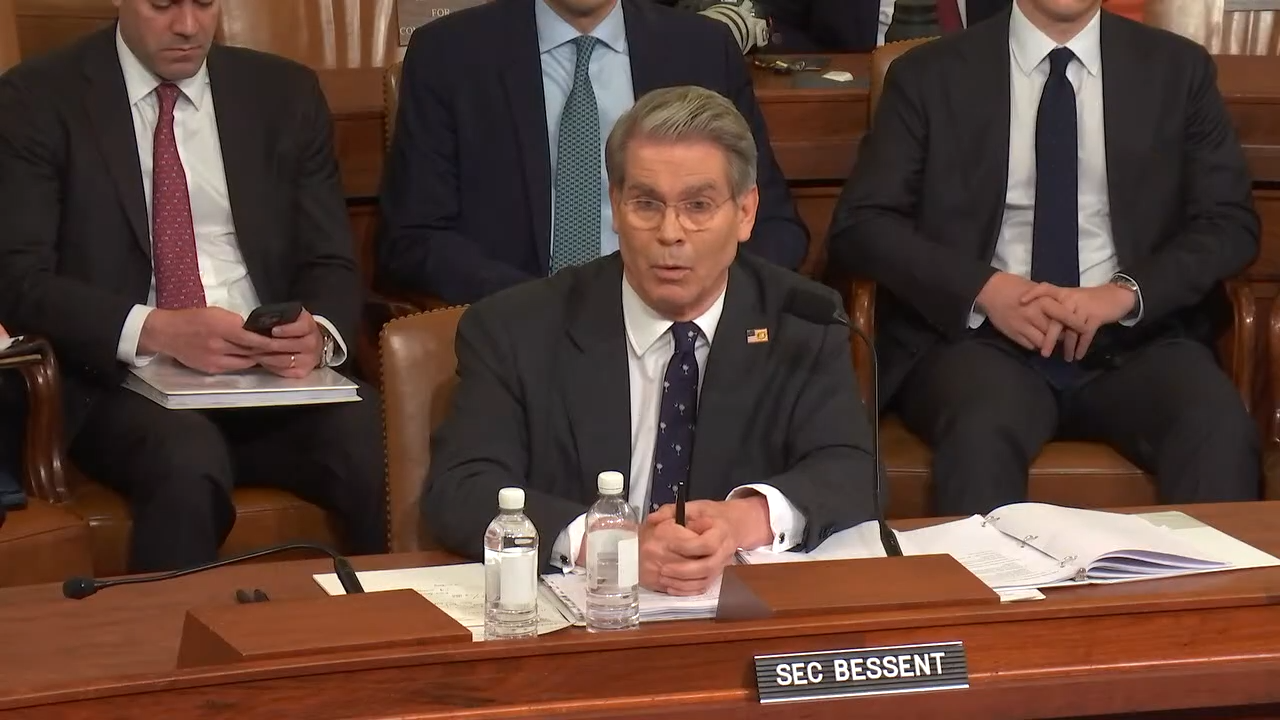 'Don't interrupt me, I know I'm a woman': Scott Bessent gets the smirk ...