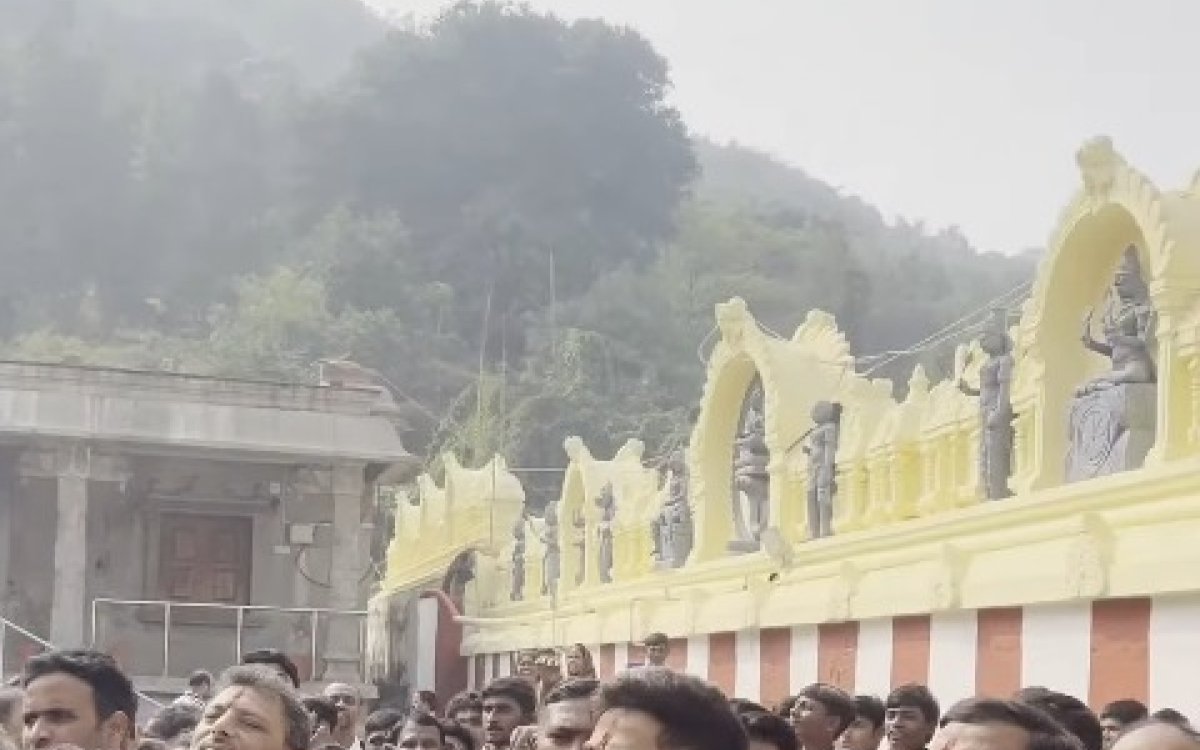 Indian cricket team visits Simhachalam temple ahead of 4th T20I vs NZ