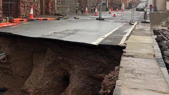 Giant sinkhole appears in Dunbar street