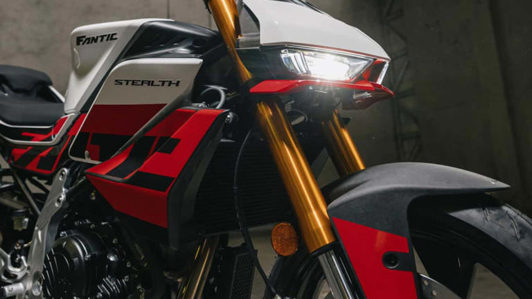 This is not a scrambler anymore, see Fantic’s Stealth 500 going full ...