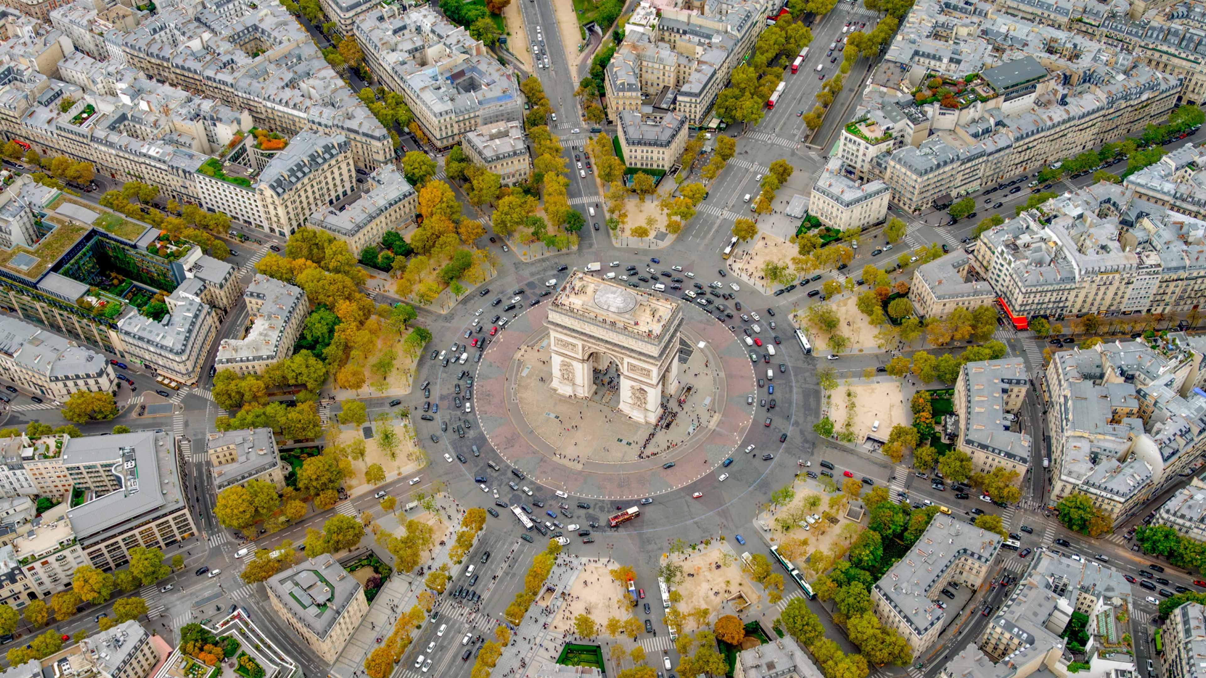 High-flying photographer takes rare low-level pictures of Paris from ...