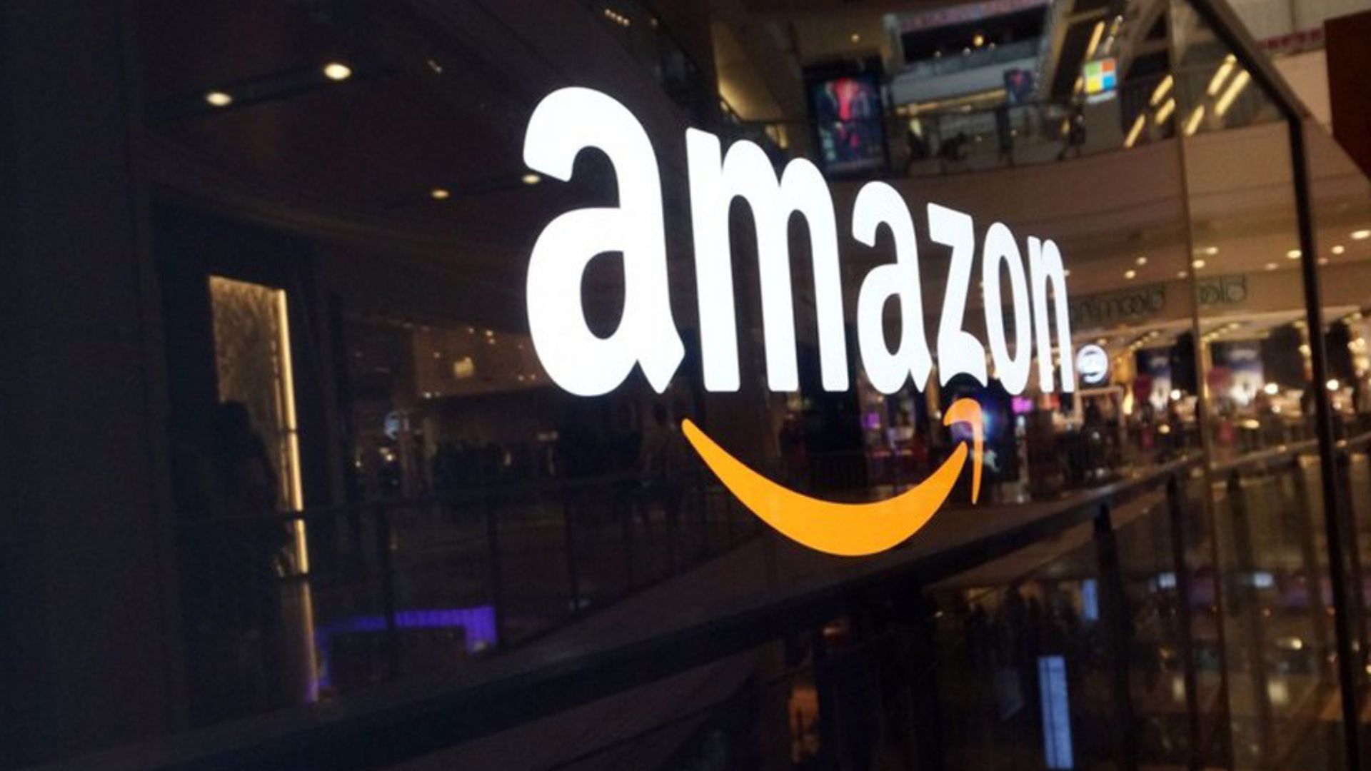 Amazon licenzierà 16mila lavoratori per avere più soldi da investire ...