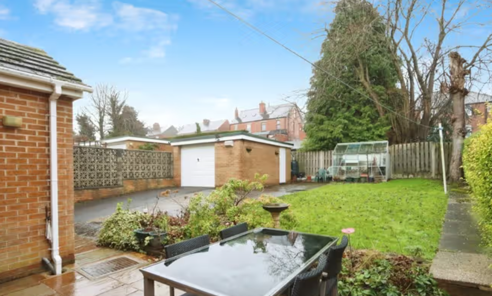 Sheffield houses: Live beside Graves Park in this 3-bedroom home ...