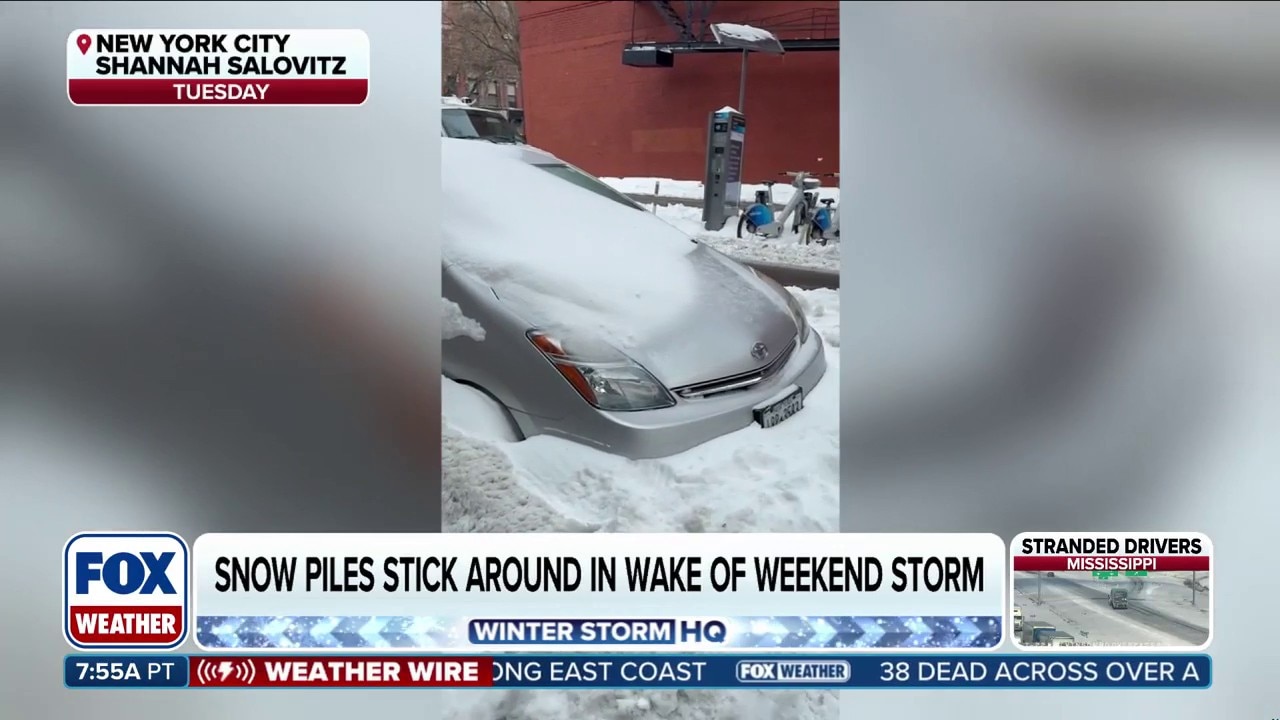 US Coast Guard engaged in icebreaking operation across frozen New York ...