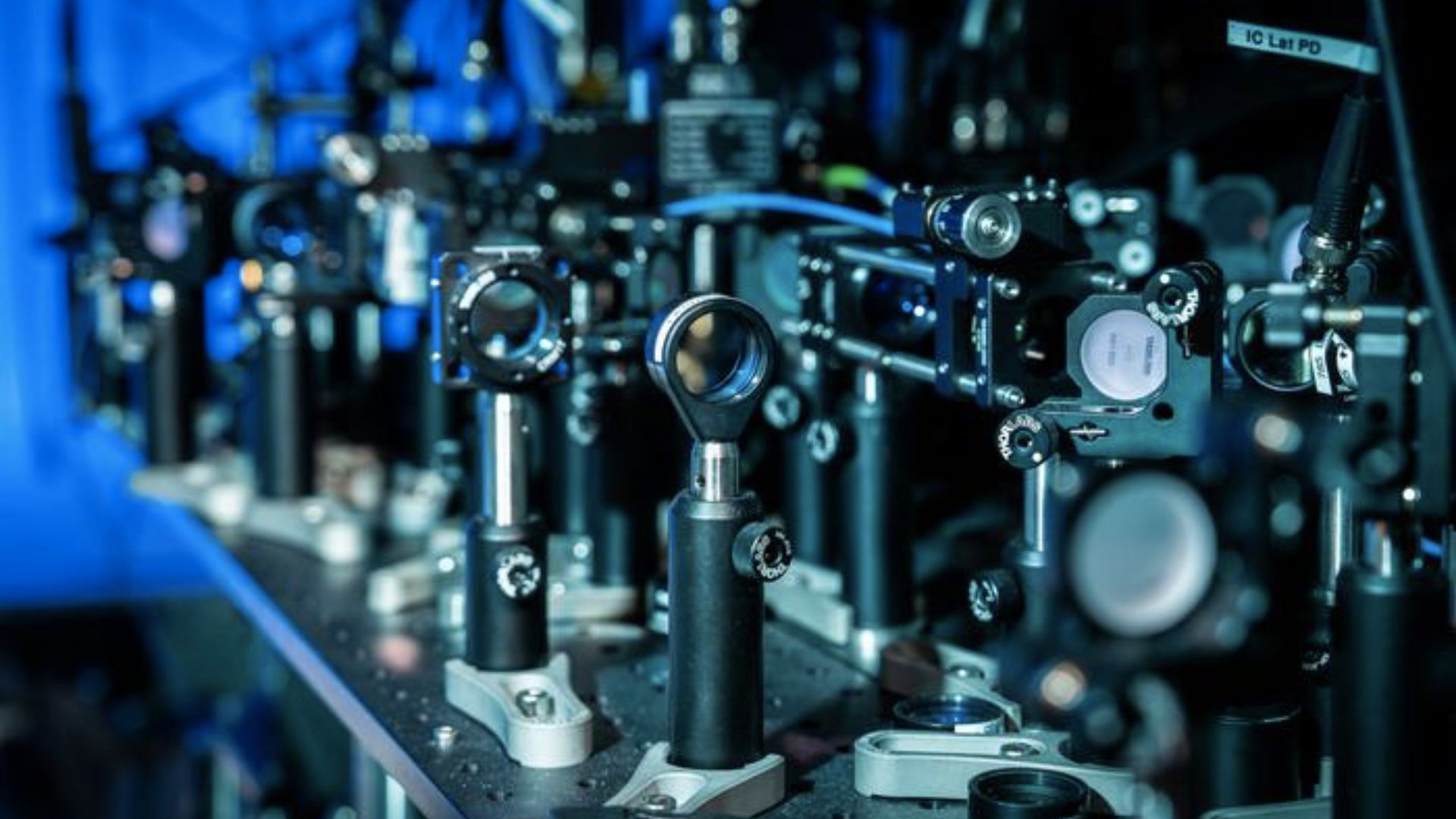 Molecular seal strengthens perovskite solar cells, while pushing ...