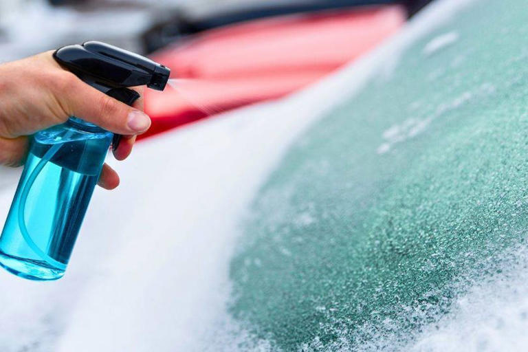 How to defrost car windscreens and doors in 10 minutes with 1 item at home