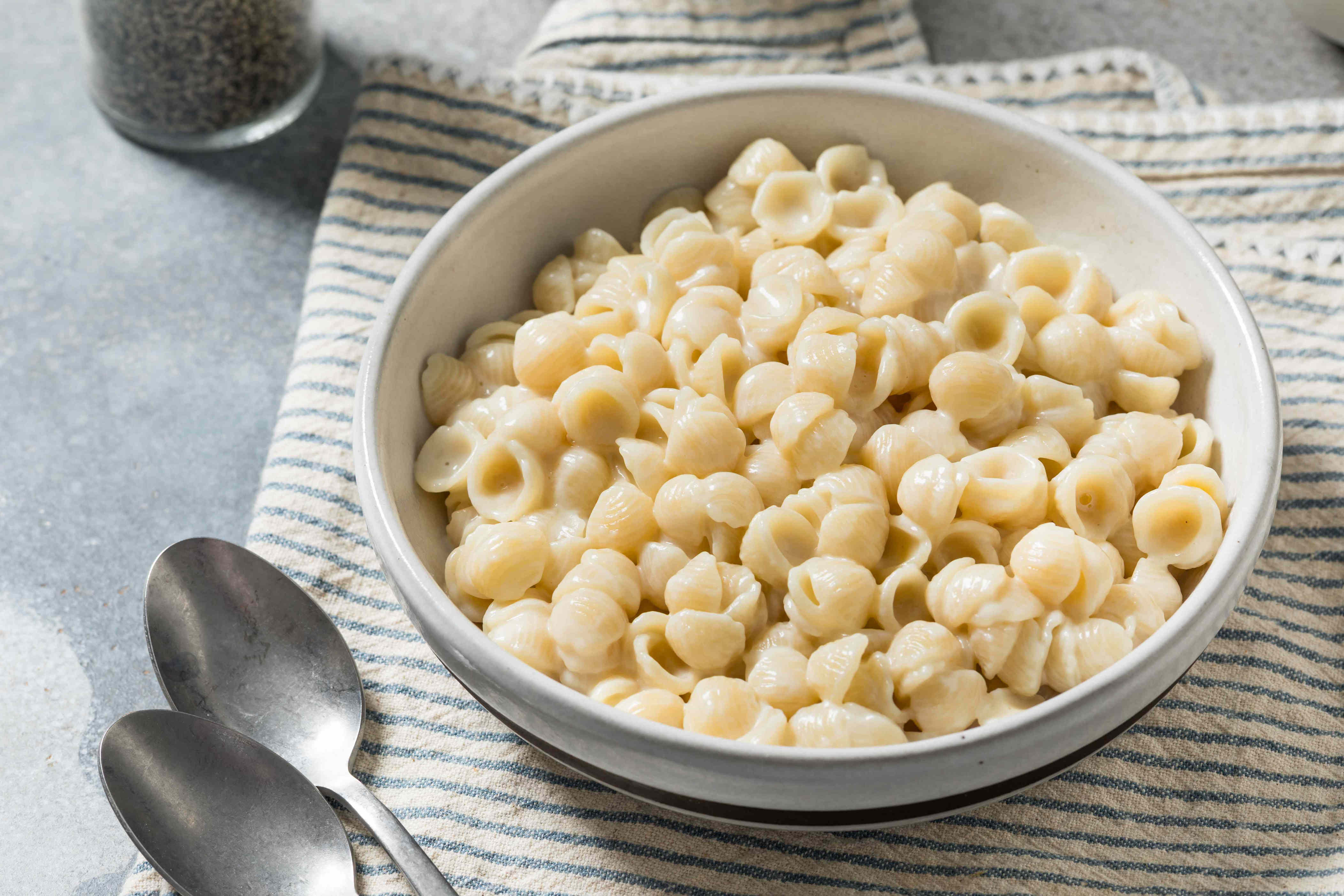 We asked 4 chefs to name the best boxed mac and cheese—they all picked ...