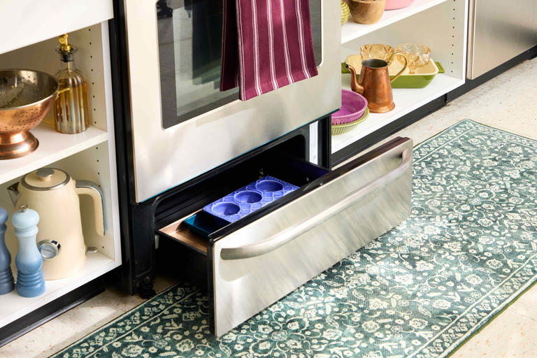 Here's how to tell if your oven's bottom drawer is for storage ...