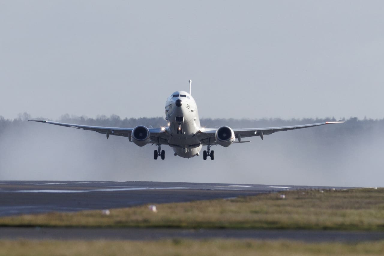 Boeing stock falls again. But there is cash flow potential.