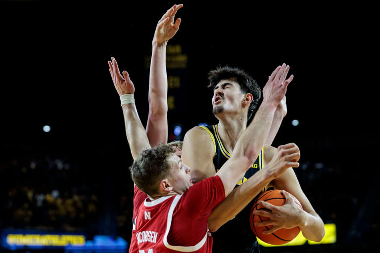 Michigan basketball clamps down late to knock off No. 5 Nebraska