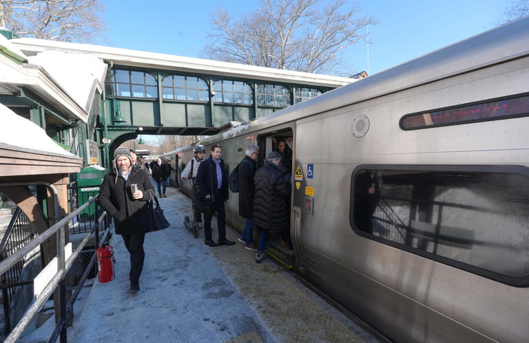 Scarsdale Metro-North train car fire causes delays on Harlem Line