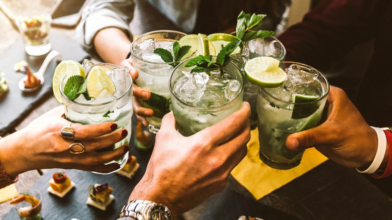 Know the early signs of alcohol use disorder
