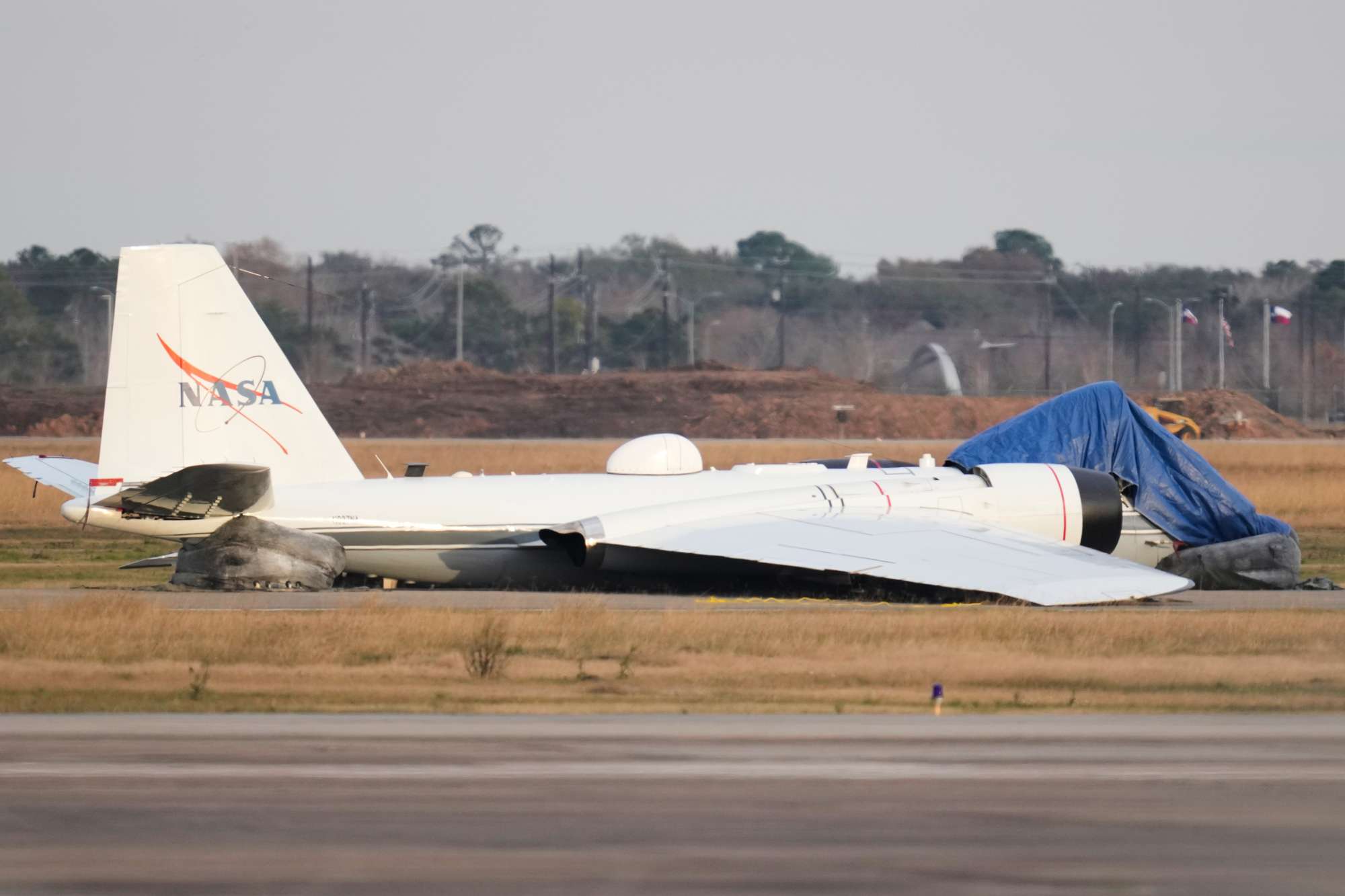 NASA plane erupts in flames in dramatic landing after 'technical ...