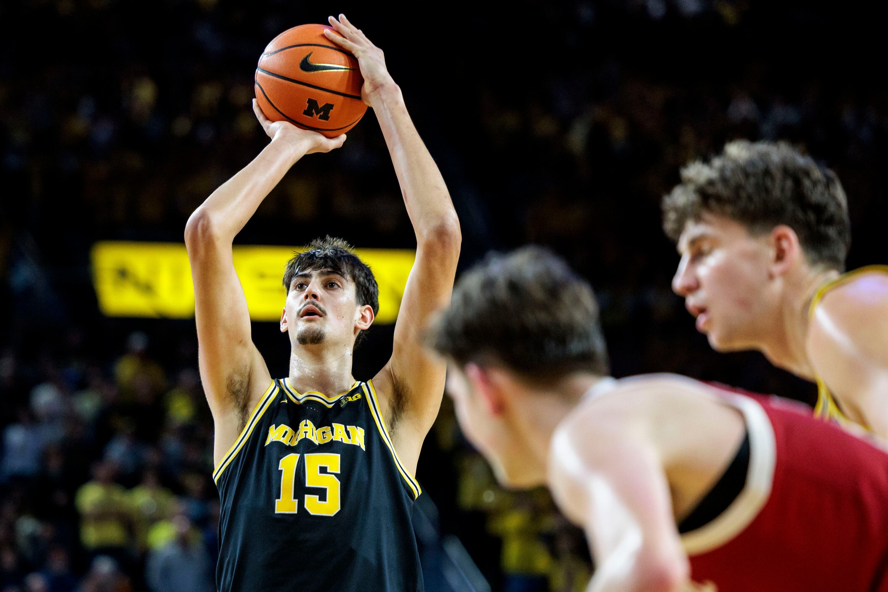 Michigan basketball clamps down late to knock off No. 5 Nebraska