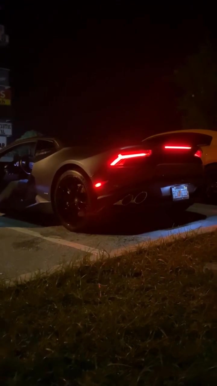 Straight piped Huracan start up