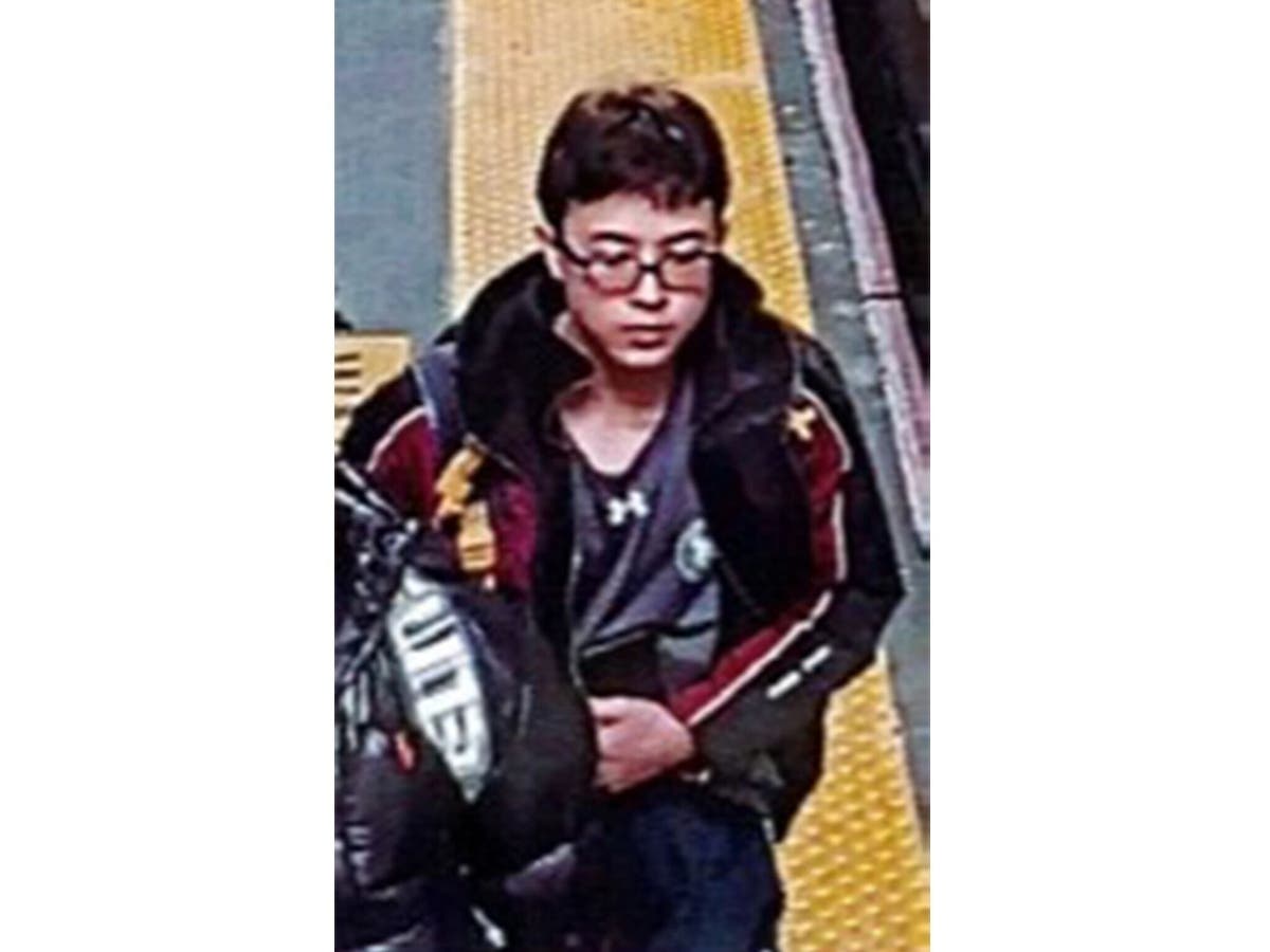 Missing Saint James teen last seen on Manhattan Bridge: Police