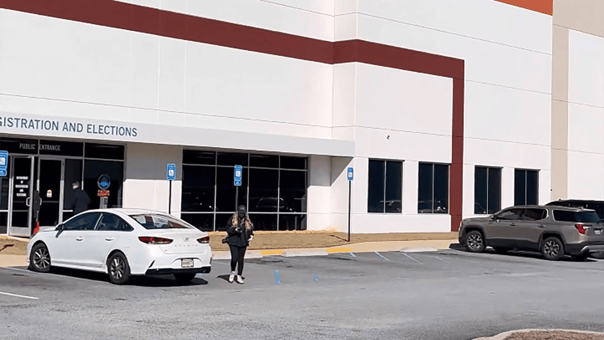 FBI raids Fulton County election operations center