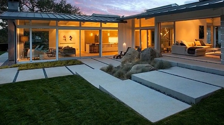 30 ranch homes that give off serious mid-century modern vibes