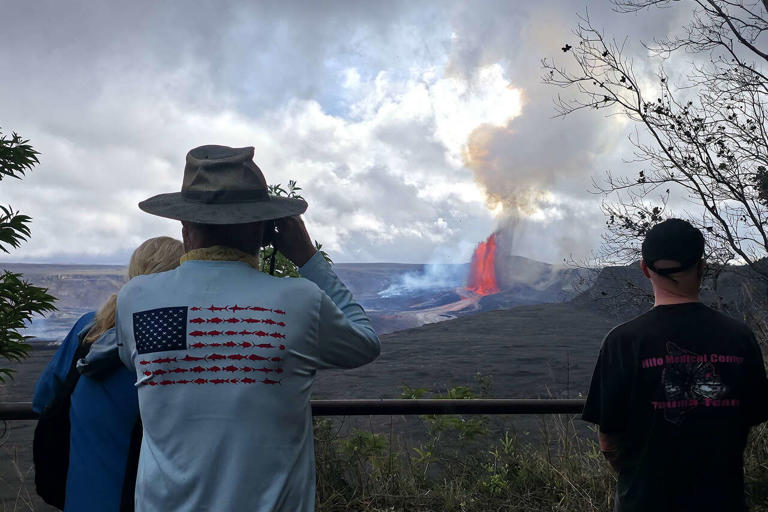 Massive eruption launches rock storm in Hawaii Volcanoes National Park