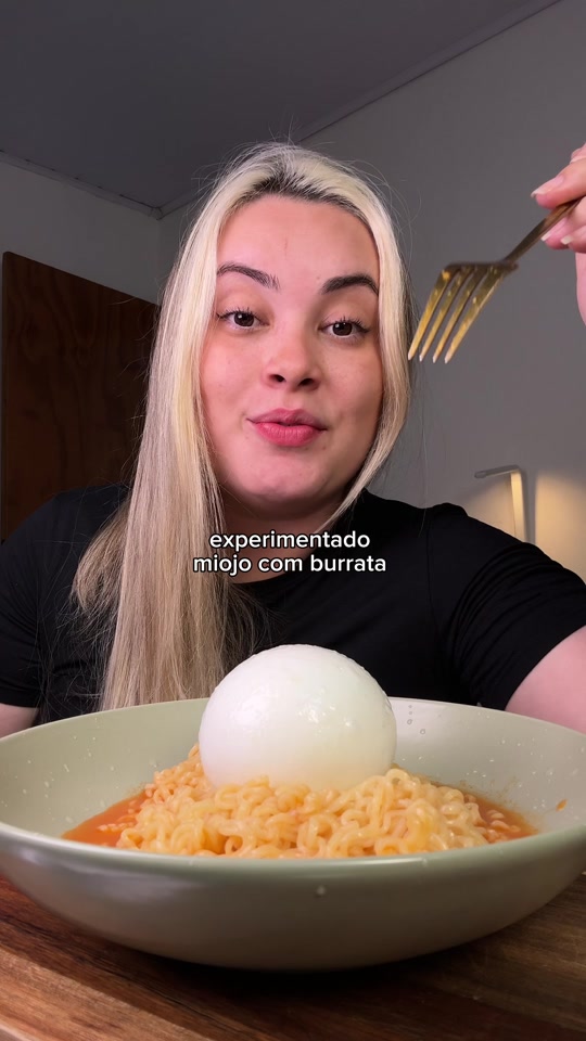 Miojo com burrata: A combinação deliciosa que vira tendência