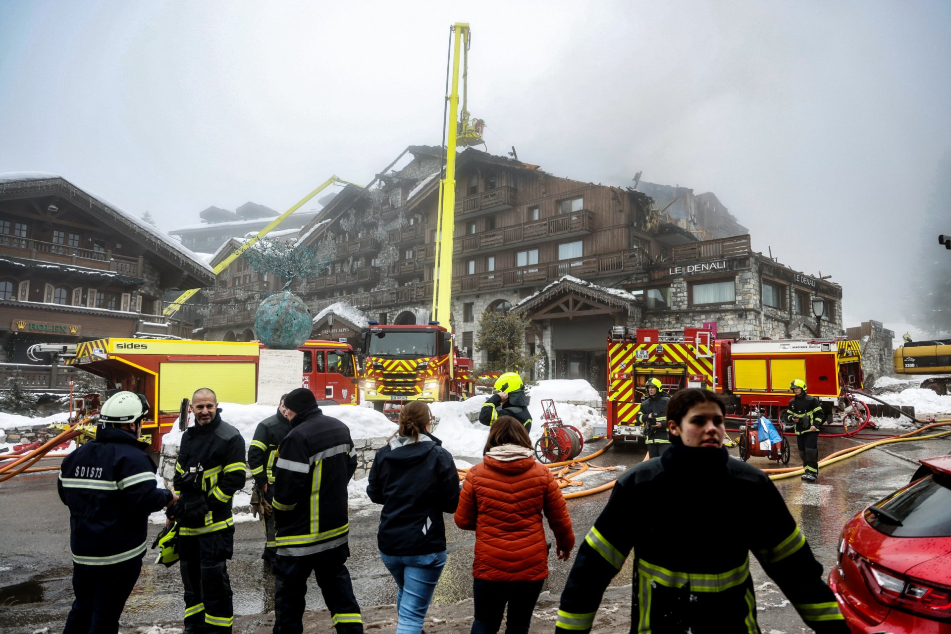 Blaze forces evacuation of Alps luxury hotel