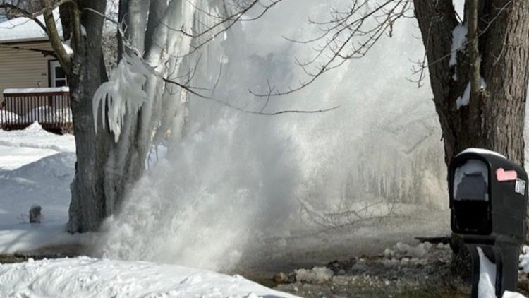 Crews work through freezing temperatures to repair water main break in ...