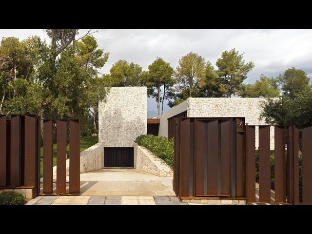 Spanish cross-shaped house with solid stone walls