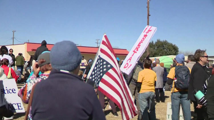 Protestors in Dilley demand release of 5-year-old Liam Ramos and father ...