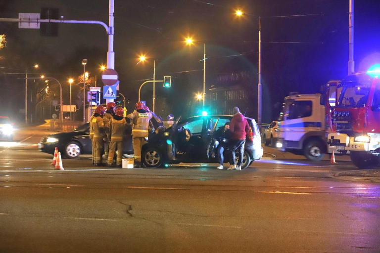 Wypadek przy moście Osobowickim we Wrocławiu. Jedna osoba ranna, nie ...