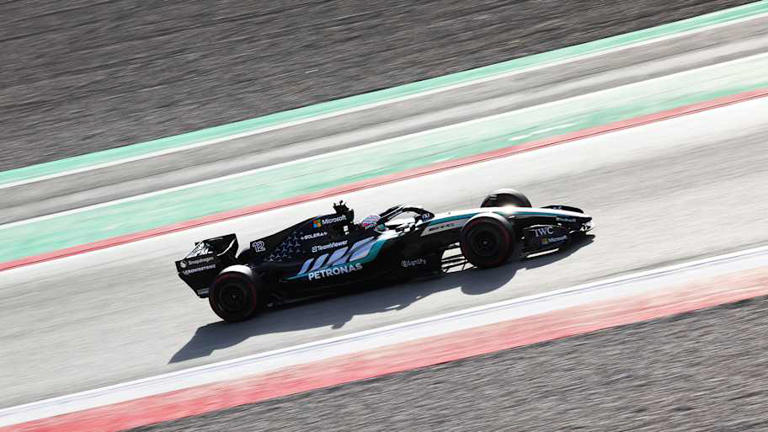 Mercedes sets daunting benchmark on day 3 of F1 testing