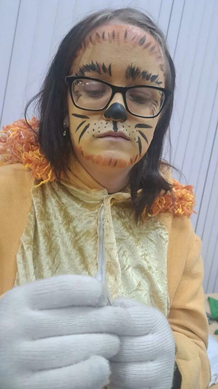 Why did nobody warn me? 59 funny pics that show what stage makeup looks ...