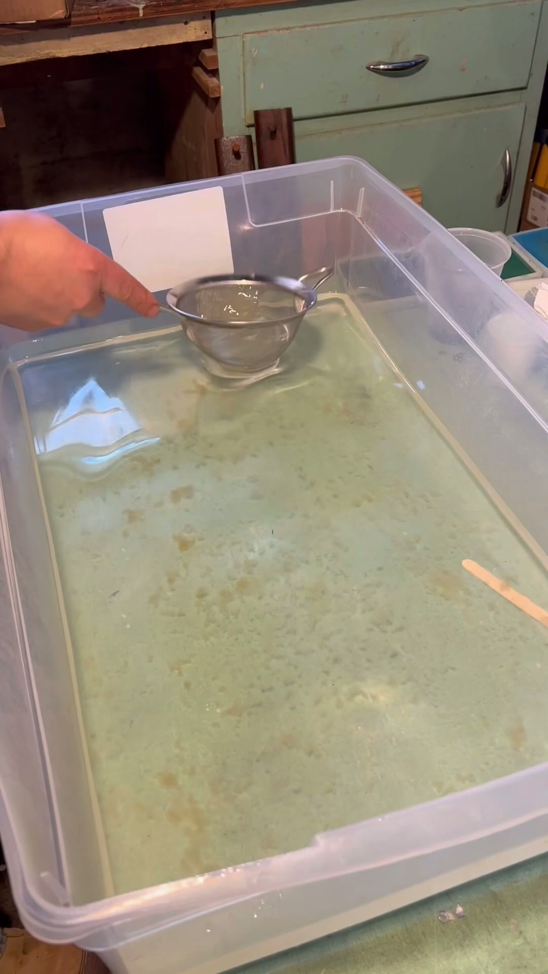 Cleaning my cutting board mineral oil bath #woodwork #cuttingboard # ...