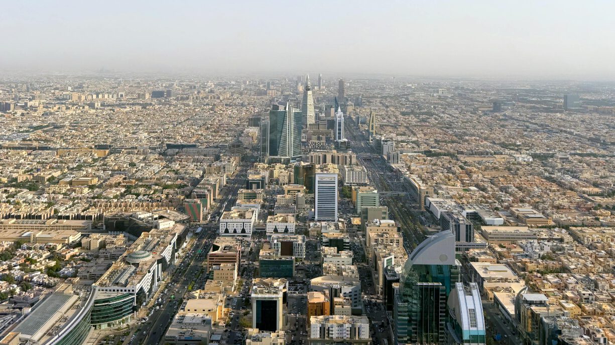 Saudi Arabia's sci-fi megacity becomes a very expensive server farm