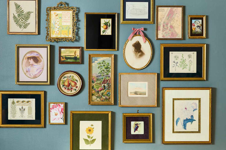 This gallery wall hack is perfect for a Galentine's Day party: "So cozy ...